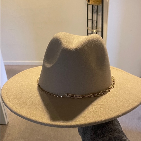 Accessories | Elegant Cream Fedora With Gold Chain | Poshmark